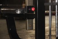 China Commercial Gym Equipment Universal Weight Stack Pin Loaded Steel Seated Lat Pulldown Bar for sale