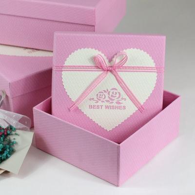 China Stylish Christmas Gift Box Packaging Matte Cardboard Paper Carton Packaging for sale