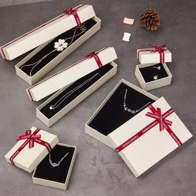 China Customized Cardboard Paper Packaging Gift Jewelry Box with Foam Insert and 100% Recycled Material Paper for sale