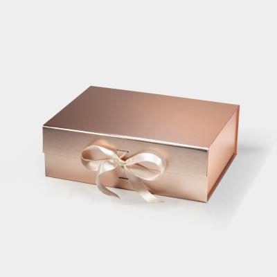 China Custom Luxury Paper Packaging Box Magnet Foldable Magnetic Gift Box Middle for sale