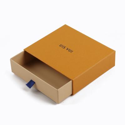 China Paperboard Liner Type Gift Boxes Packaging Magnetic Closure Offering Stylish and Secure Packaging for Various Gift Types for sale