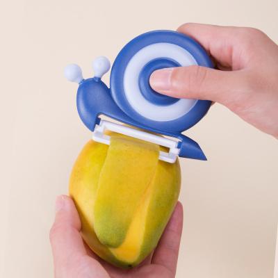 China Zirconia Ceramic Peeler 9.7x7.4cm Super Wear Resistant Kitchen Fruit Vegetable Slicer for sale