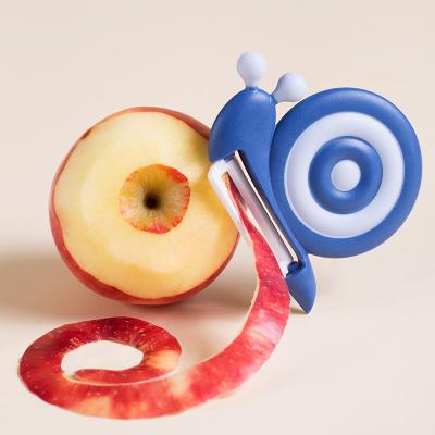 China Snail Design Zirconia Ceramic Blade Fruit Peeler 9.7x7.4 cm Kitchen Tool for sale