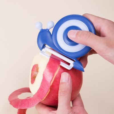 China MIDDIA Snail Design Ceramic Peeler 9.7x7.4cm Zirconia Blade Fruit Vegetable Peeler for sale