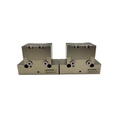 China Compact High-Precision Pneumatic Gripper with Multi-Tooth Guide and Extended Finger Reach for sale