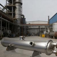 China Stainless Steel Atmospheric Distillation Tower for Customized Size Crude Oil Separation with 0.1-10 Mpa Design Pressure for sale