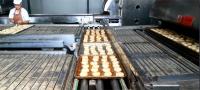China 304 Stainless Steel Automated Pie Cake Production Line with Tunnel Oven & Vibration Depanner for High-Volume Baking for sale