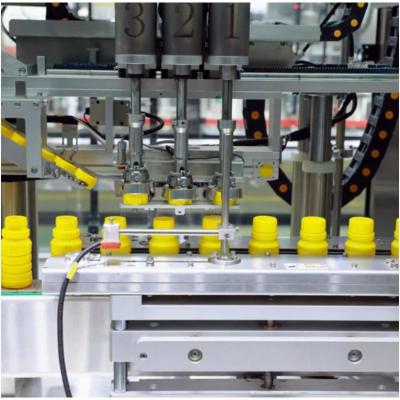 China 2800-4800BPH Capacity Automatic Pesticide Filling Machine For Large Scale Manufacturing for sale