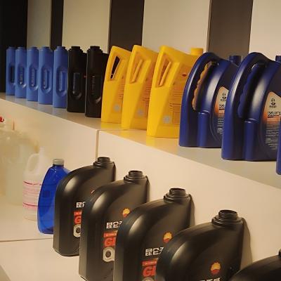 China 1-5L Fully Auto Lubricant Filling Line 1000-5000BPH 1000ml-5000ml for sale