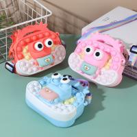 China 14.5*11*4cm Cute Silicone Pencil Box Organizer with Lid Bpa Free Material for sale