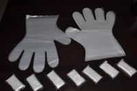 China Transparent Polyethylene PE Gloves Disposable Poly Gloves With Individual Folding for sale