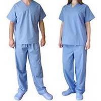 China Convenient SBPP Non - Woven Disposable Scrub Suits 3 - Layer Fluid - Resistant for sale