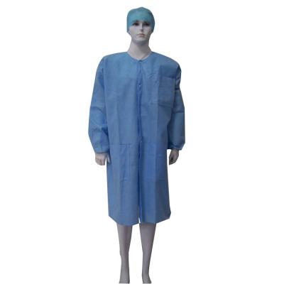 China Non - Woven PP Disposable Lab Coats 20-60gsm Water And Chemical Resistant for sale
