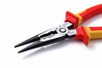 China HRC62 Hardness 180mm Length Corrosion-Resistant Finish Insulated Combination Plier for Electrical Maintenance for sale