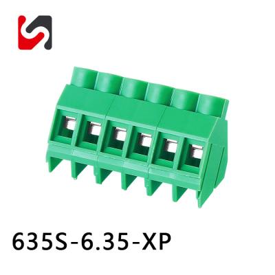 China 30 Amp Terminal Block 300V 6.35mm Pitch Screw Connector 45 Degree Wire for sale