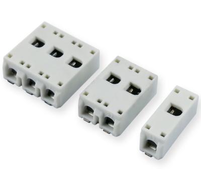 China 2-24 Position 300V screw connector block with UL CE RoHS Certifications for sale