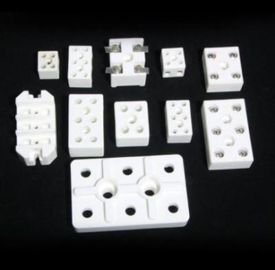 China High Temperature 2/3 Pole 24A Steatite Ceramic Terminal Block Connector with 2.8 g/cm³ Density and 18 kV/mm Dielectric Strength for sale