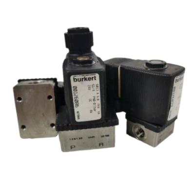 China Port Size 1/4 Pneumatic Solenoid Valve Plunger Direct Acting Operation 24VDC Voltage Control Valve For Pneumatic Devices 126086 for sale