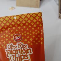 China Custom-printed reusable vacuum-sealed zipper lock snack packaging bags for dry food nuts for sale