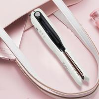 China 4000mAh USB Mini Battery Powered Hair Straightener Lightweight Anti Frizz for sale