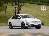 China SAIC Wuling Auto Trader Electric Car For Adult White Wuling Xingguang PHEV Sedan 2024 for sale