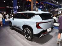 China Kia Stinger Sorento 5-Seat Electric Vehicle with 700km Range and Lithium Battery for sale