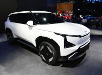 China Kia Stinger Sorento 5-Seat Electric Vehicle with 700km Range and Lithium Battery for sale