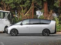 China Battery Electric Vehicle 2024 LI Auto MEGA Big Electric MPV 7 Seats Luxury Ev Cars for sale