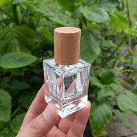 China 30ml 50ml Perfume Spray Bottle Flat Round High End Wood Cap for sale
