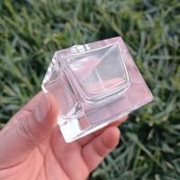 China Square 50ml Perfume Spray Bottle Bayonet Resin Cap Glass Flat Round for sale