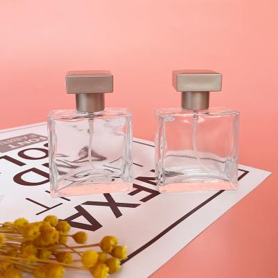 China 25ml 50ml Perfume Spray Bottle Cosmetics Split Portable Glass Empty for sale