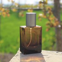China Square Amber Glass Perfume Bottle 30ml With Spray 500 Pcs for sale