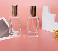China Factory Wholesale New Empty Oil Perfume Spray Bottle Luxury 30ml 50ml 100ml Clear Square for sale