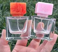 China In Stock Free Sample Luxury 50ml 100ml Square Glass Perfume Spray Bottle Wholesale for sale