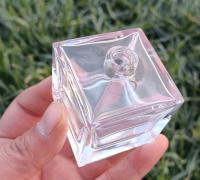 China In Stock Free Sample Luxury 50ml 100ml Square Glass Perfume Spray Bottle Wholesale for sale
