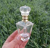China Custom Crown Cap 60ml Custom Square Crimp Cap Clear Perfume Spray Bottle for sale