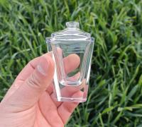 China Custom Crown Cap 60ml Custom Square Crimp Cap Clear Perfume Spray Bottle for sale