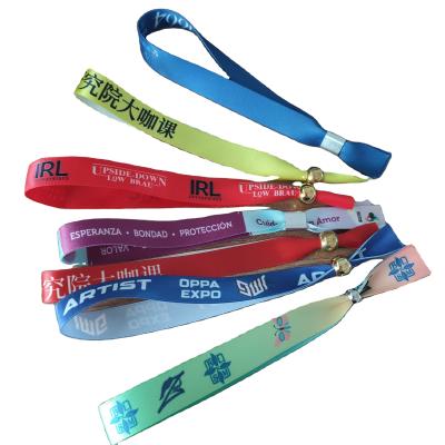 China Custom Polyester Ribbon Wristbands 350x15mm Green ID Woven Fabric Armbands for Events Festivals for sale