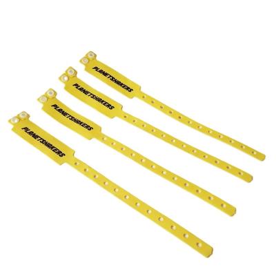 China Customizable PVC Wristband 250x25mm Waterproof Tear Resistant for Events Festivals for sale