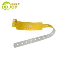 China Customizable PVC Wristband 250x25mm Waterproof Tear Resistant for Events Festivals for sale