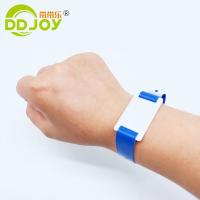 China Custom Logo Bracelets L Shape PVC Vinyl Material Writable Smart RFID Chip Wristband for sale