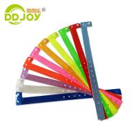 China Neon PVC Vinyl Wristband 250x25mm 250x16mm Custom Logo Waterproof Tear Resistant for Events Shipping for sale
