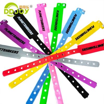 China Custom Logo PVC Vinyl Wristbands 250x25mm for Amusement Park Events Waterproof for sale