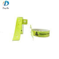 China Custom Color Reflective PVC Wristband L Shape 250x16mm for Celebrations Events for sale