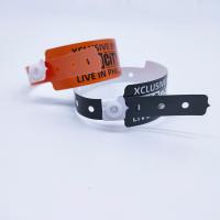 China Waterproof L Shape Vinyl Wristbands 250x16mm Custom Logo for Festival Events for sale
