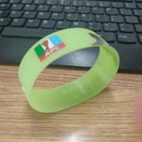 China Custom Silicone Wristbands 202x12x2mm Glow in Dark Rubber Bracelets for Events for sale