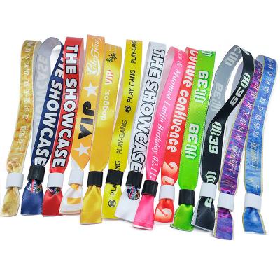 China Custom Polyester Woven Wristbands 350x15mm Tear Resistant for Festivals Hotels for sale