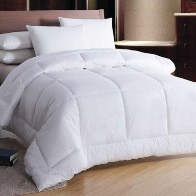China Luxury White Thick Cotton Quilt with 200TC-1000TC Thread Count and Microfiber Filling for Hotels and Homes for sale