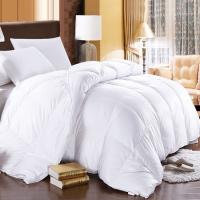 China Luxury White Thick Cotton Quilt with 200TC-1000TC Thread Count and Microfiber Filling for Hotels and Homes for sale
