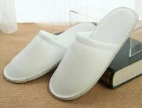 China Luxury 4-Star Hotel Disposable Embroidery Velvet Slippers - 27×10cm to 29×10.5cm Sizes with 1-4mm Sponge Padding for sale